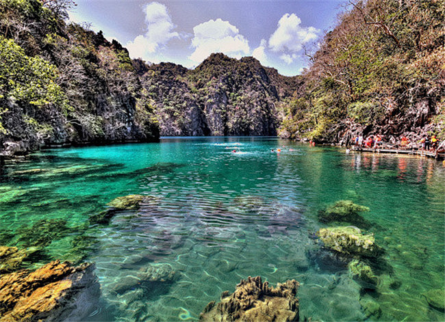 2、菲律宾 凯央根湖（Cayang） 凯央根湖可以说是菲律宾的“国湖”。这里的湖水呈现出一种魔幻般的颜色。值得一提的是，这个梦幻“瑶池”这里 ...