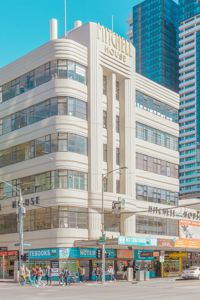 【糖果色的城市丨Ben Thomas】摄影构图美学。60000张优质采集：优秀排版参考 / 摄影美图 / 视觉大片提升审美。@骏生电商笔记