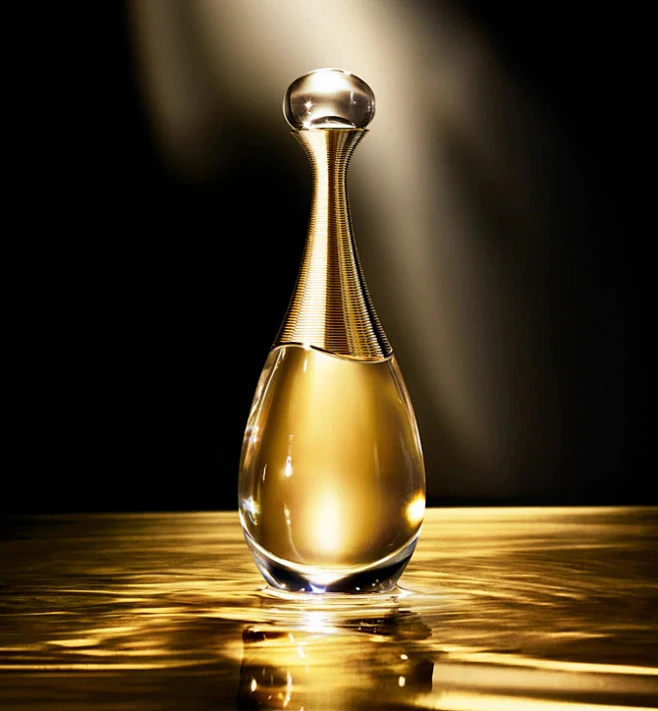 DIOR迪奥官方网站 | DIOR : DIOR迪奥官方网站。探索Christian Dior男士和女士时装、香水和配饰的世界。图片_P-迪奥 ...