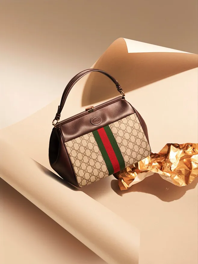其中包括图片：Gucci bag photo shooting-花瓣网