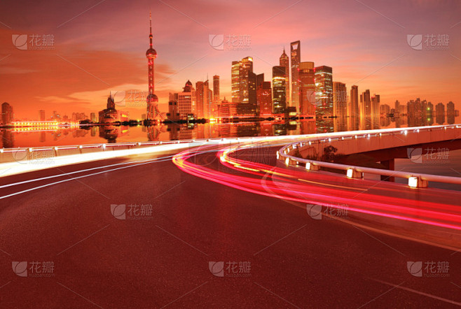 空路表面与上海陆家嘴城市建筑黎明