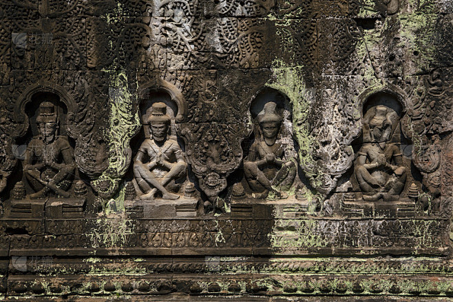 吴哥窟是柬埔寨一个巨大的印度教寺庙建筑群。