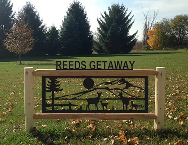 Personalized Whitetail Deer Cedar Log Outdoor Sign image 1-花瓣网