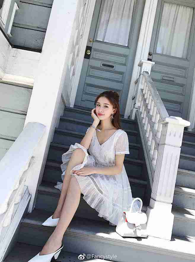 女性坐姿照片人体结构参考来自cgbook.cn (1315)