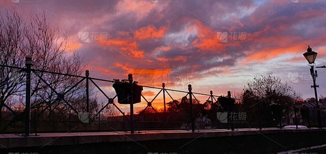 冬日清晨的日出_5237731954