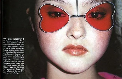 Devon Aoki @ Chanel SS 2000图片_科幻-赛博朋克图片素材-花瓣网