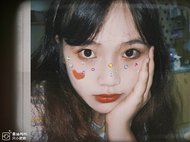 钻石贴纸拍照，把可爱镶在脸上[awsl] 打开黄油相机，在首页参与「浅贴一个钻石妆」队形活动，不花钱就￿c307b211ly1h182cgj4qsj21400u07cz