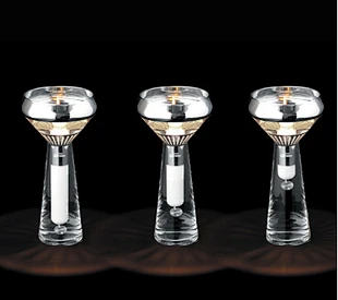 Mathmos Float 烛台，漂浮蜡烛，注水到标记位置，点亮蜡烛，就可以看到蜡烛虽然燃烧、变短，但被水不断抬升，火苗一直保持在开始的位置 ...