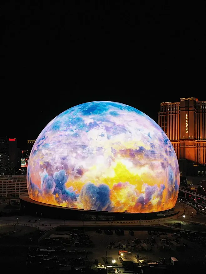 MSG Sphere位于拉斯维加斯市中心，被称为“全面屏”建筑，是世界上最大的球形建筑，同时也是世界上最大的LED屏幕。-花瓣网