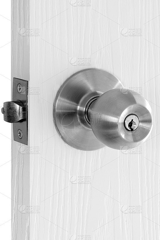 白色木质背景的门把手
