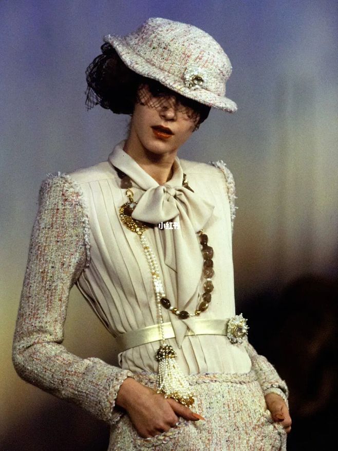 香奈儿 2001 春季 : Chanel Spring 2001 #香奈儿 #经典秀场 #时装设计