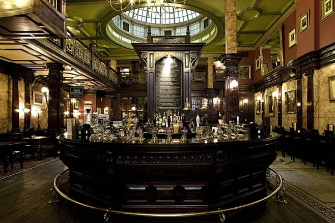 The Counting House, Fullers Ale and pie house pub, nr. Bank, London ...