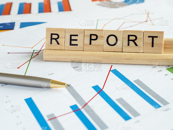 单词拼写'Report' over graph and chart Report 1
