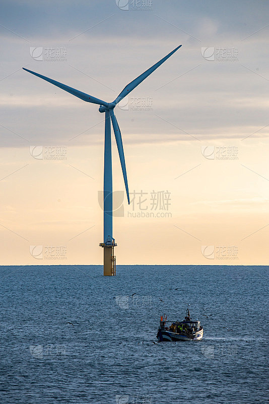 风力发电机与渔船