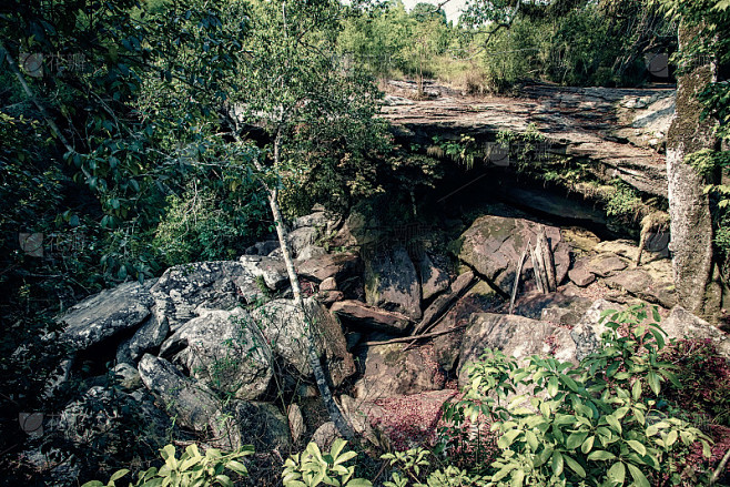 没有水时的瀑布