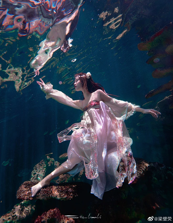 @梁壁荧 的个人主页 - 微博-花瓣网