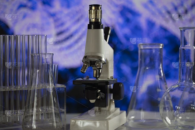 科学实验室研究与发展理念。带试管的显微镜素材-花瓣网