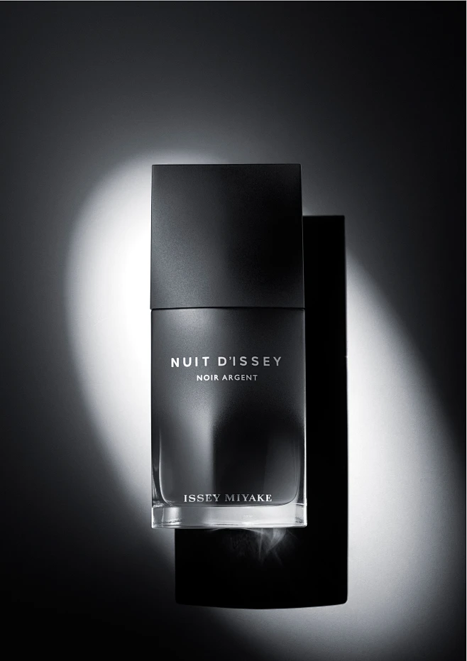 ISSEY-MIAKE_HALO_2018-02-13_CADRE_RVB_web-花瓣网