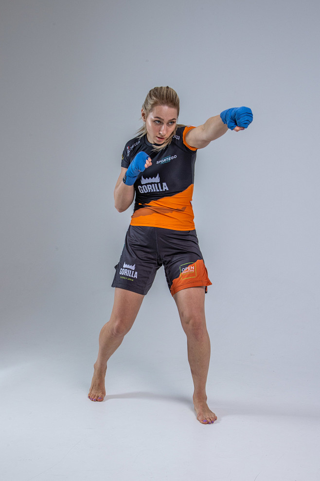 girl fighter action pose-538