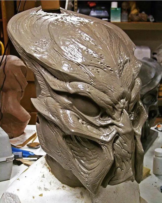 Badass ceremonial Predator helmet designed and sculpted by the ...