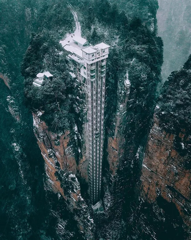 World's Tallest Outdoor Elevator Climbs an Amazing 1,070 Feet Up a ...