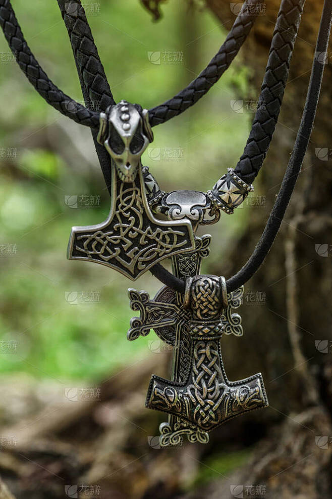 斯堪的那维亚护身符，Thor's hammer "Mjlnir"".