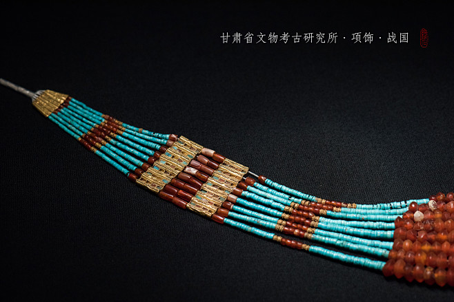 项饰，战国，2012年甘肃张家川马家塬墓地出土，甘肃省文物考古研究所藏。