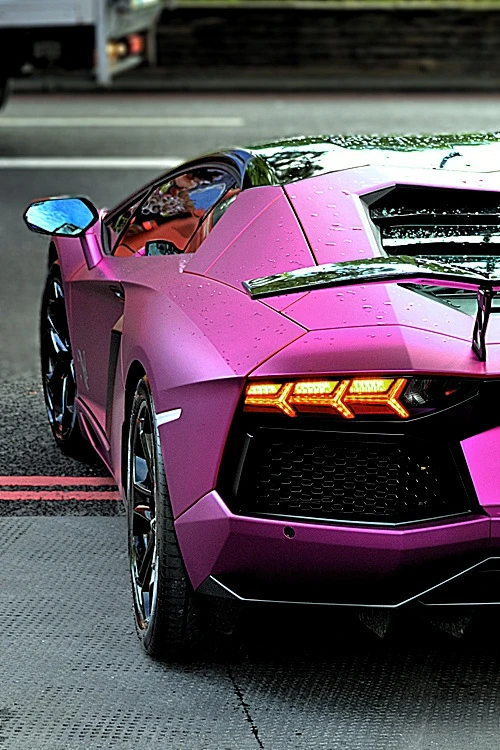 Lamborghini Aventador-花瓣网