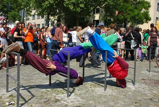 Twisted Dancers Become Human Sculptures on City Streets : Bodies in ...