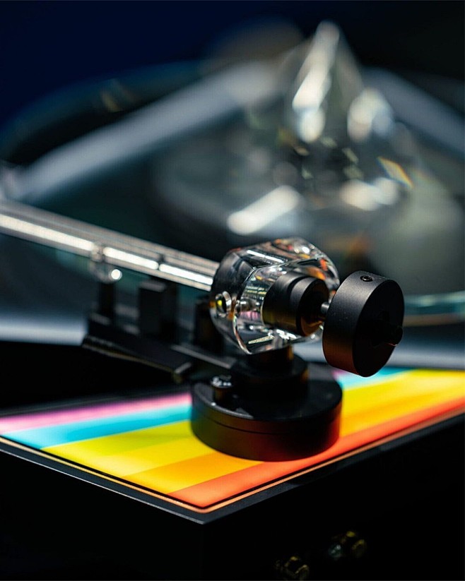 Pro-Ject宝碟“月之暗面”唱机发布，也是乐队系列续Metallica后的最新款，作为Pink Floyd的《The Dark Side ...