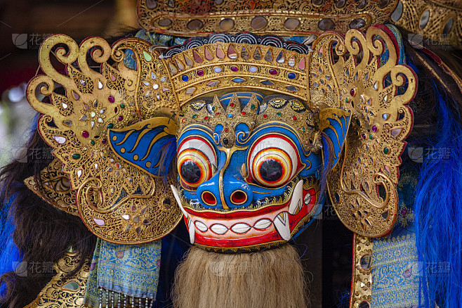 印尼巴厘岛乌布的街头仪式上的巴龙面具