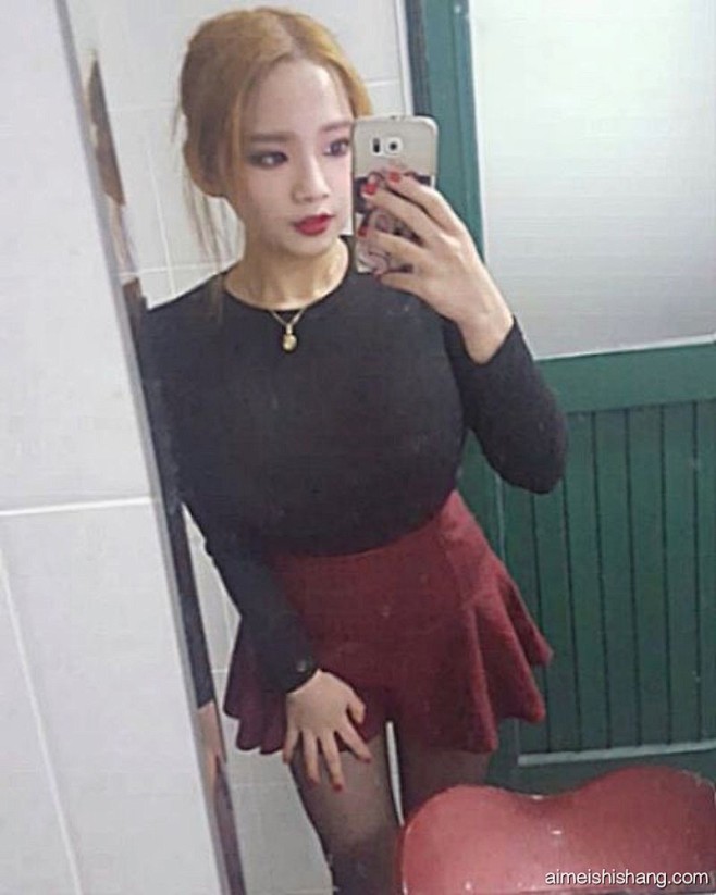 韩国大胸妹子jeee622性感自拍图片