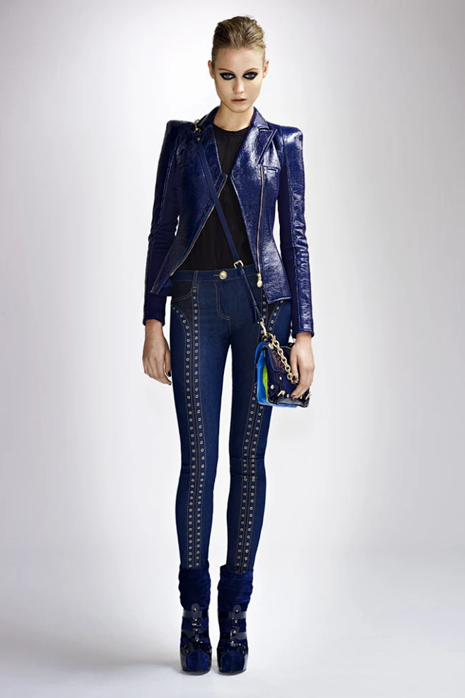 Versace Pre-Fall 2010 Fashion Show : See the complete Versace Pre-Fall ...