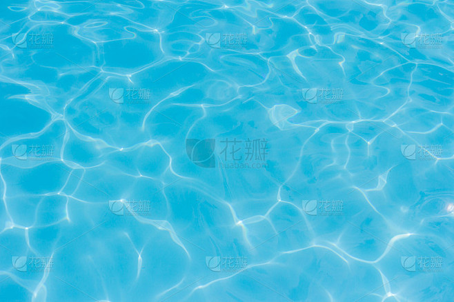 泳池中的水波纹细部
