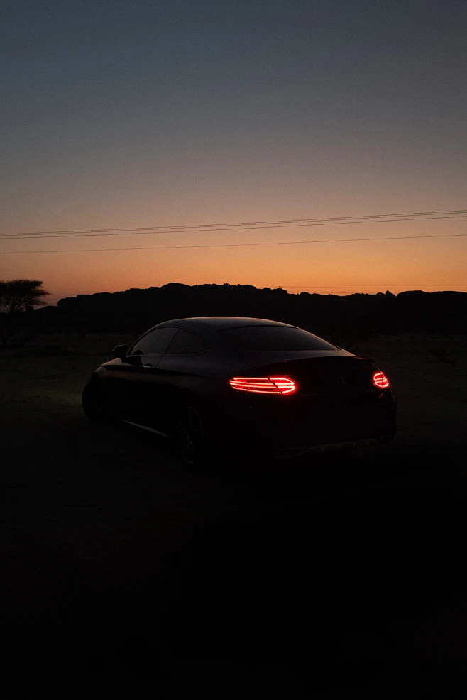 Watching the sunset - Mercedes C43 AMG :: Behance-花瓣网