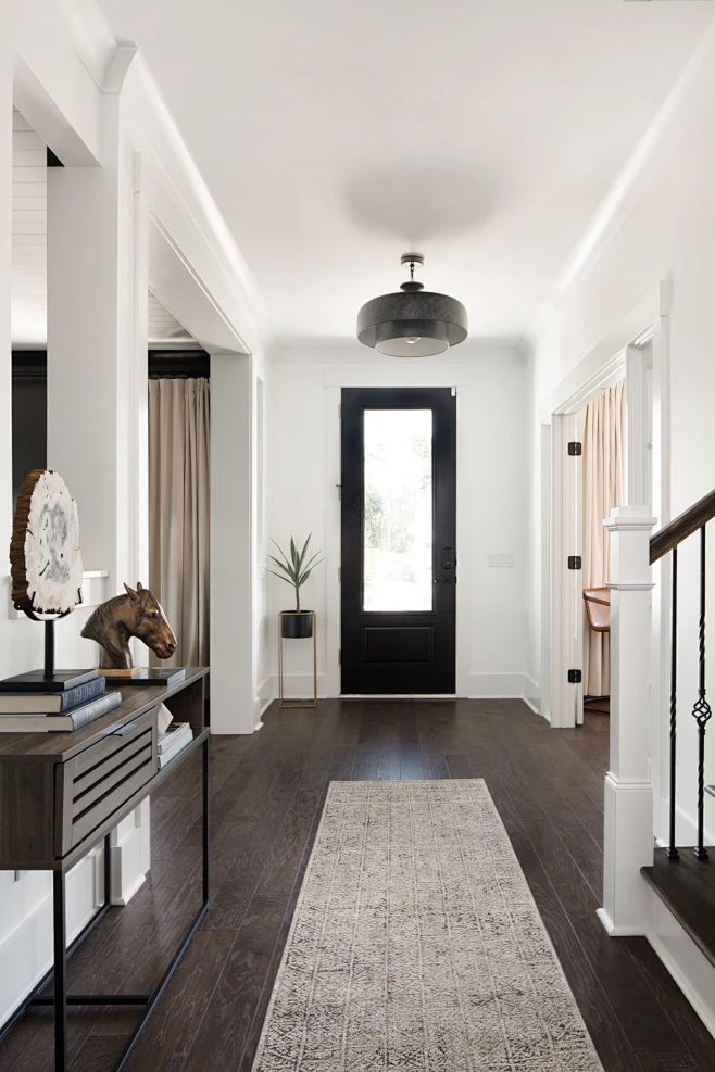 Example of a transitional entryway design in Charleston-花瓣网