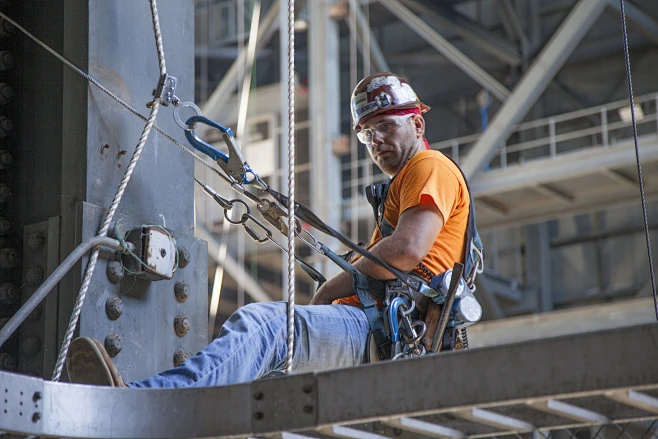 KSC-20160715-PH_SWW01_0064 : A construction worker waits as a heavy ...