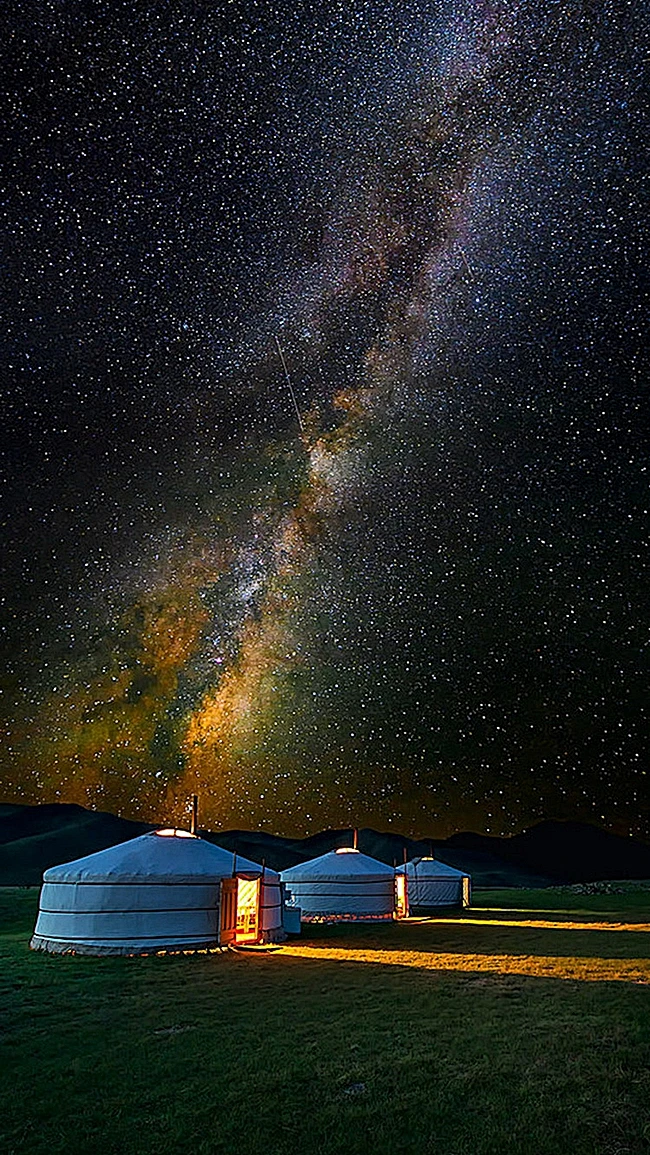 星云下的蒙古包H5背景- HTML素材网-花瓣网