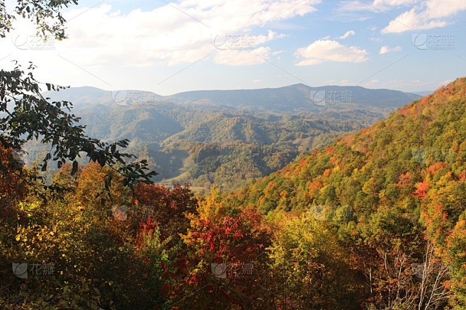 北卡罗来纳山脉秋天的景色