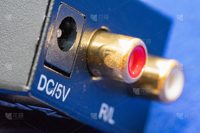 母头输入5v / dc和RCA插头