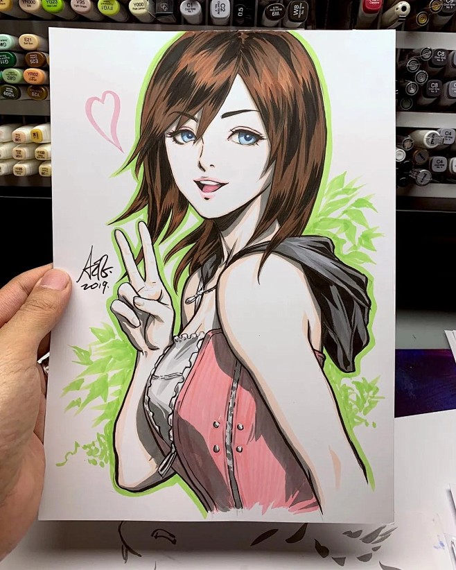 Stanley Artgerm Lau 刘展灏（Artgerm）： 经常绘制知名作品中的角色。