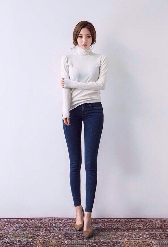 女性站姿照片人体结构参考来自cgbook.cn (1007)