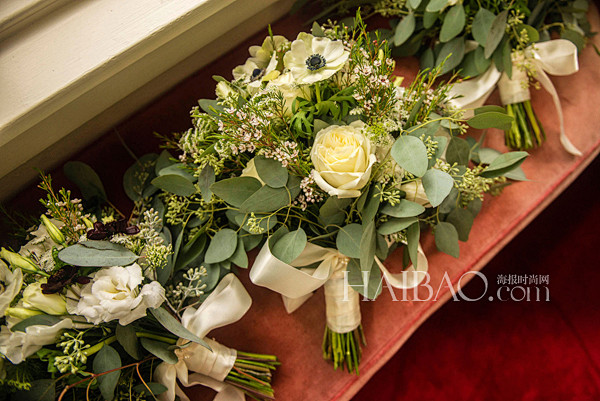 【图】 室内设计师艾莎·贝克(Asia Baker) 与Ben Stokes的奥伊斯特贝婚礼，新娘身穿空灵飘逸婚纱携手亲密恋人！_第5页_婚礼 ...