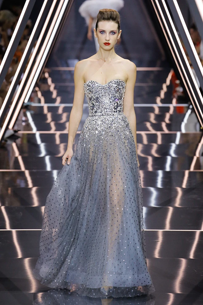 Ralph & Russo Fall 2018 Couture Fashion Show : The complete Ralph ...