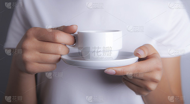 拿着酒杯的女孩 5233