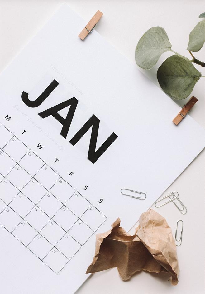 Simple Calendar photo by Maddi Bazzocco (@maddibazzocco) on Unsplash ...