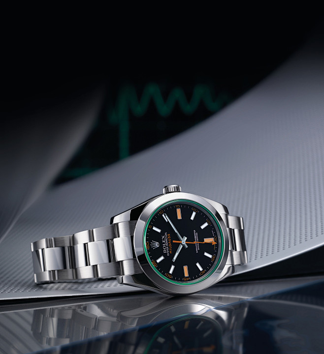 于Rolex.com探索更多 : 于Rolex.com探索更多