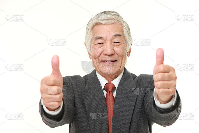日本资深商人竖起大拇指的手势