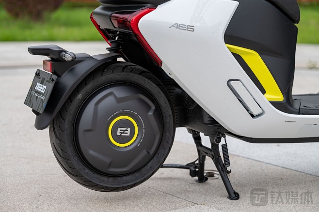 极核AE6电动摩托车体验：两轮电动开启“降维打击” | 钛极客-钛媒体官方网站