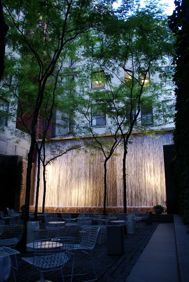 Paley Park : NRDC "Pocket Parks Rejuvenate Cities"